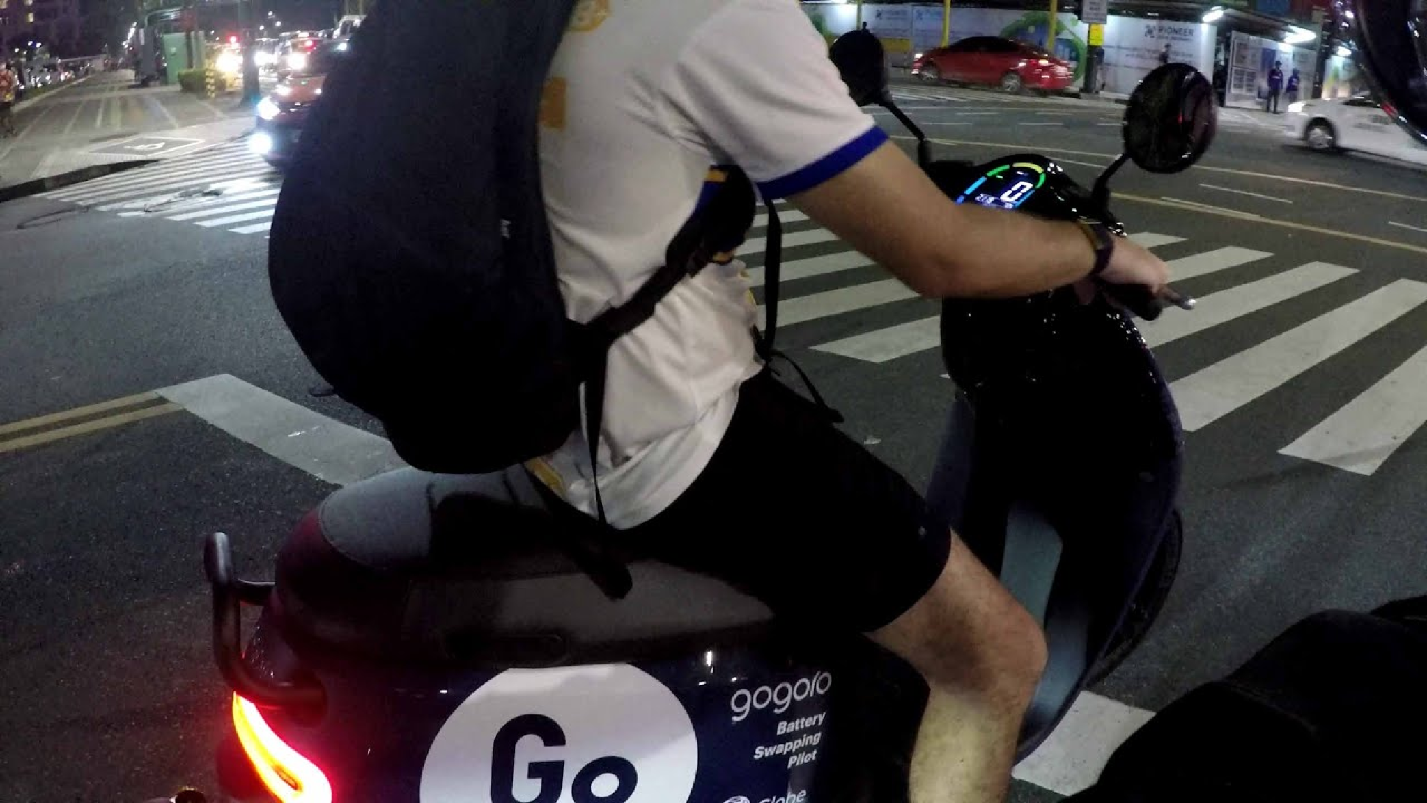 Gogoro Smartscooter spotted roaming in BGC » YugaMoto Motorcyle ...